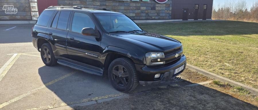 Black Chevrolet TrailBlazer 2003 in Utena, with an engine capacity of 4.20 L and mileage of 300 thousand km for 5999 €, photo 1 on AUTOMOTO.COM.LV