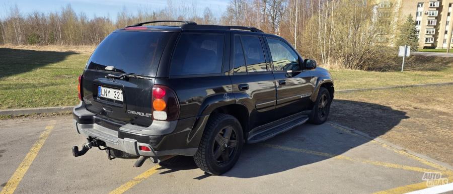 Black Chevrolet TrailBlazer 2003 in Utena, with an engine capacity of 4.20 L and mileage of 300 thousand km for 5999 €, photo 3 on AUTOMOTO.COM.LV