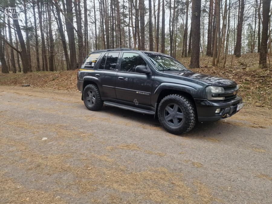 Melns Chevrolet TrailBlazer 2003 Viļņa, ar dzinēja tilpumu 4.20 L un nobraukumu 350 tūkst. km par 3500 €, foto 6 vietnē AUTOMOTO.COM.LV