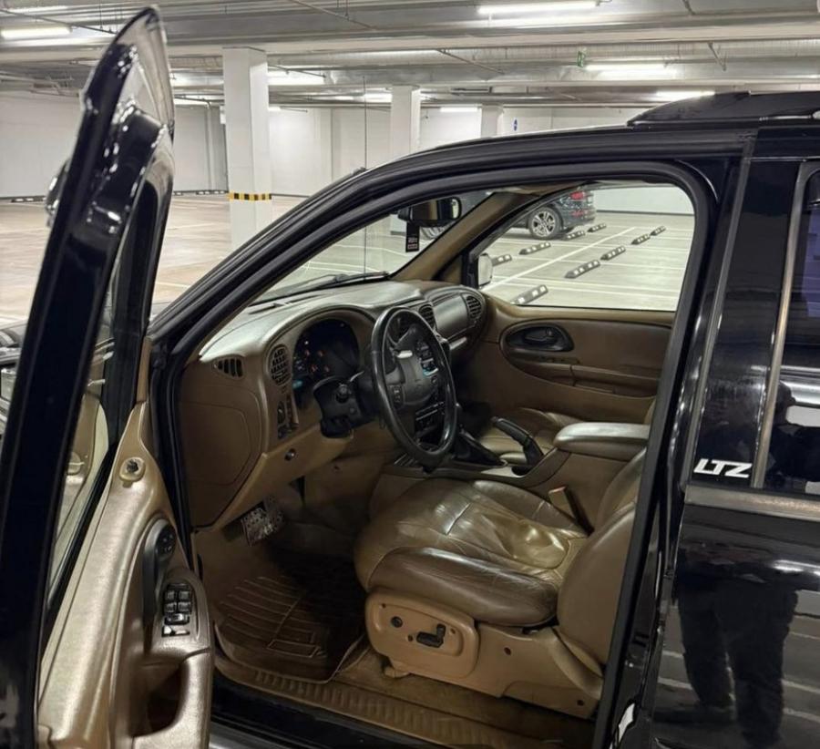 Melns Chevrolet TrailBlazer 2003 Tallina, ar dzinēja tilpumu 4.20 L un nobraukumu 276 tūkst. km par 3800 €, foto 13 vietnē AUTOMOTO.COM.LV