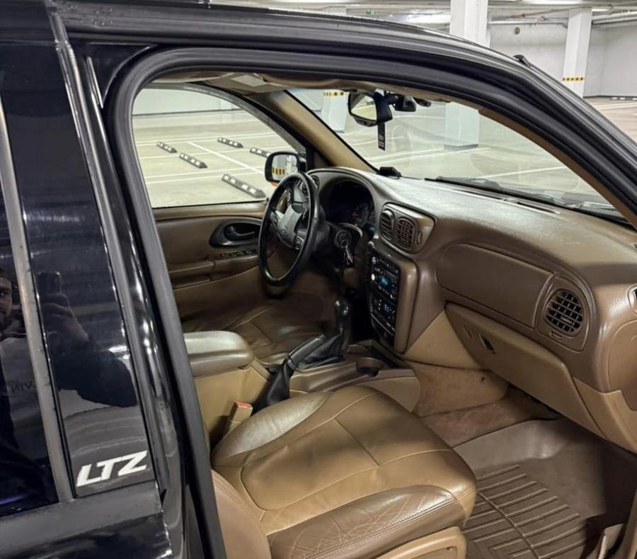Melns Chevrolet TrailBlazer 2003 Tallina, ar dzinēja tilpumu 4.20 L un nobraukumu 276 tūkst. km par 3800 €, foto 14 vietnē AUTOMOTO.COM.LV