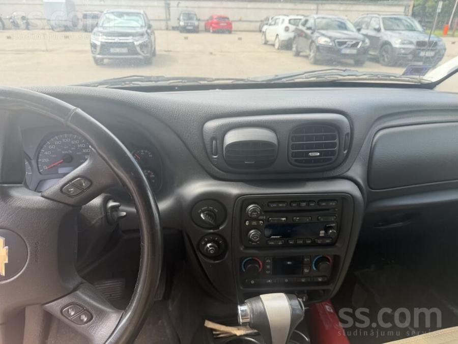 Melns Chevrolet TrailBlazer 2004 Jelgava, ar dzinēja tilpumu 4.20 L un nobraukumu 325 tūkst. km par 1250 €, foto 4 vietnē AUTOMOTO.COM.LV