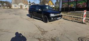 Black Chevrolet TrailBlazer 2004 in Utena, with an engine capacity of 4.20 L and mileage of 0 thousand km for 2200 €, photo 3 on AUTOMOTO.COM.LV