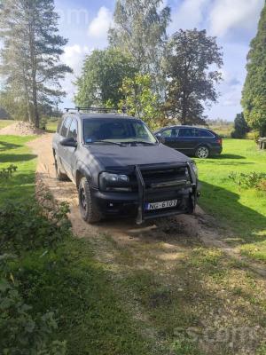 Black Chevrolet TrailBlazer 2005 in Limbazi, with an engine capacity of 4.20 L and mileage of 335 thousand km for 1700 €, photo  on AUTOMOTO.COM.LV