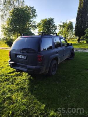 Black Chevrolet TrailBlazer 2005 in Limbazi, with an engine capacity of 4.20 L and mileage of 335 thousand km for 1700 €, photo 3 on AUTOMOTO.COM.LV