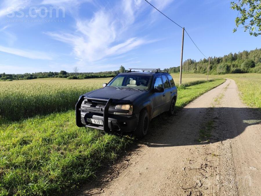 Black Chevrolet TrailBlazer 2005 in Limbazi, with an engine capacity of 4.20 L and mileage of 335 thousand km for 1700 €, photo 4 on AUTOMOTO.COM.LV