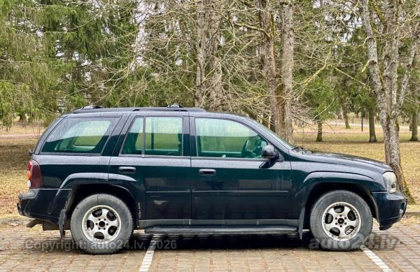 Black Chevrolet TrailBlazer 2007 in Tallinn, with an engine capacity of 4.20 L and mileage of 376 thousand km for 2490 €, photo 3 on AUTOMOTO.COM.LV