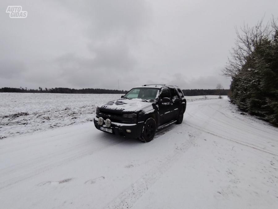 Black Chevrolet TrailBlazer 2010 in Utena, with an engine capacity of 4.20 L and mileage of 290 thousand km for 4500 €, photo 1 on AUTOMOTO.COM.LV