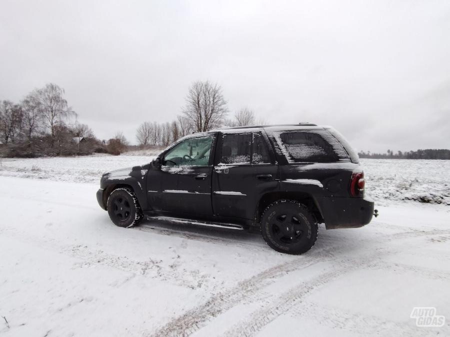 Black Chevrolet TrailBlazer 2010 in Utena, with an engine capacity of 4.20 L and mileage of 290 thousand km for 4500 €, photo 2 on AUTOMOTO.COM.LV