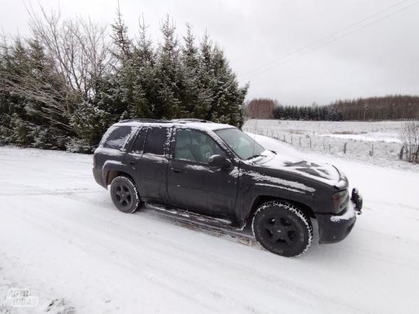 Melns Chevrolet TrailBlazer 2010 Utena, ar dzinēja tilpumu 4.20 L un nobraukumu 290 tūkst. km par 4500 €, foto 4 vietnē AUTOMOTO.COM.LV