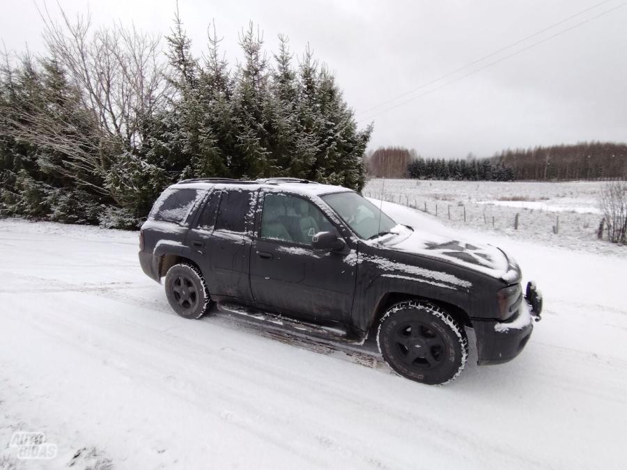 Black Chevrolet TrailBlazer 2010 in Utena, with an engine capacity of 4.20 L and mileage of 290 thousand km for 4500 €, photo 4 on AUTOMOTO.COM.LV