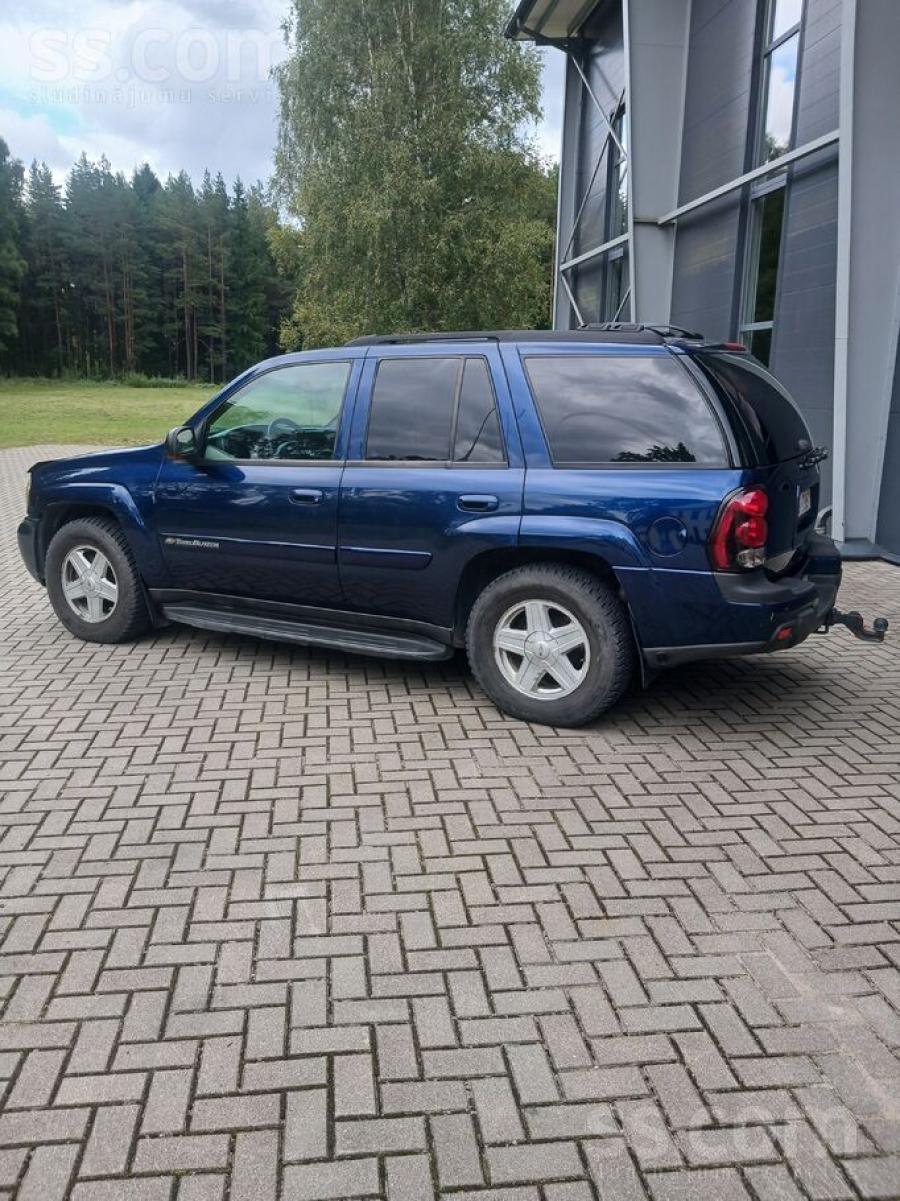Zils Chevrolet TrailBlazer 2002 Talsi, ar dzinēja tilpumu 4.20 L un nobraukumu 337 tūkst. km par 2900 €, foto 1 vietnē AUTOMOTO.COM.LV