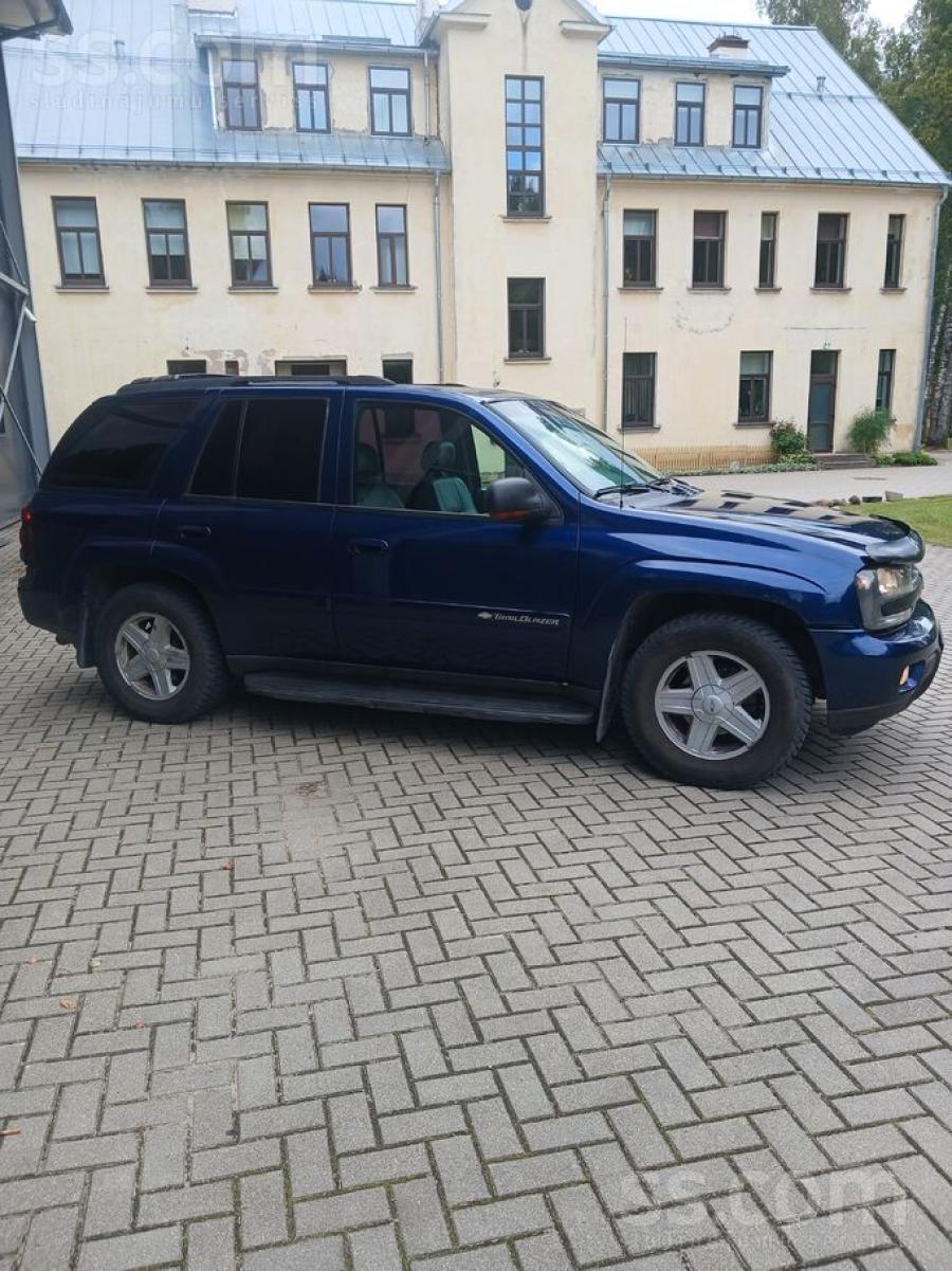Zils Chevrolet TrailBlazer 2002 Talsi, ar dzinēja tilpumu 4.20 L un nobraukumu 337 tūkst. km par 2900 €, foto 4 vietnē AUTOMOTO.COM.LV