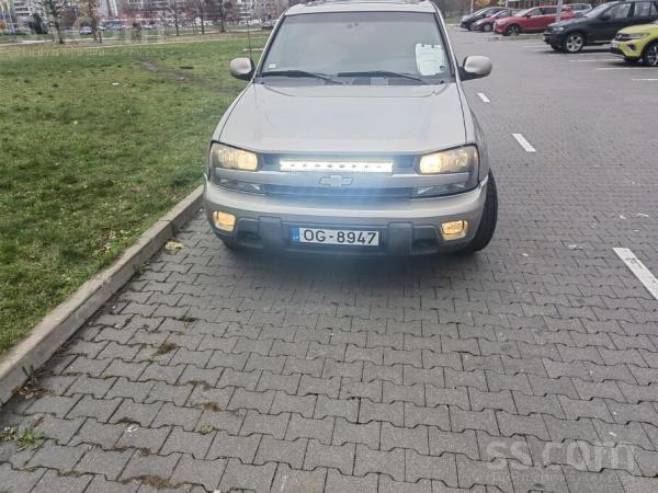 Grey Chevrolet TrailBlazer 2002 in Riga, with an engine capacity of 4.20 L and mileage of 136 thousand km for 2500 €, photo 3 on AUTOMOTO.COM.LV