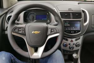 Black Chevrolet Trax 2013 in Siauliai, with an engine capacity of 1.70 L and mileage of 235 thousand km for 5500 €, photo 16 on AUTOMOTO.COM.LV