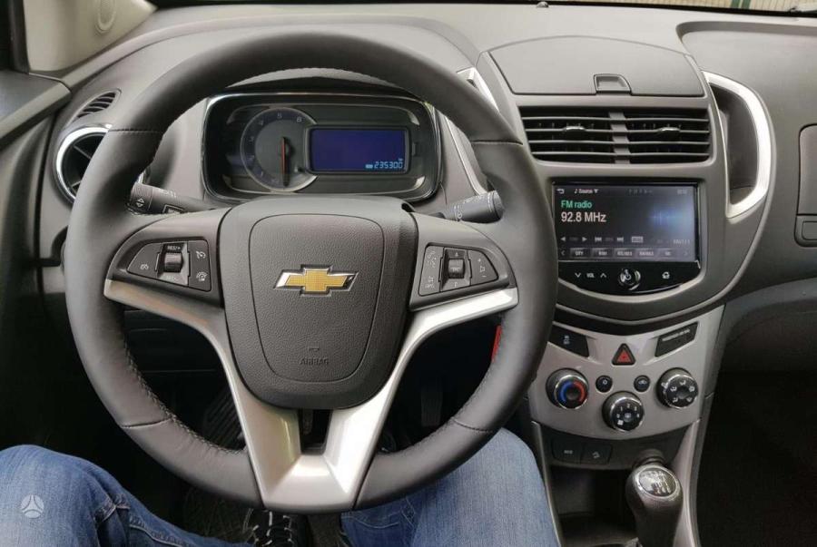Black Chevrolet Trax 2013 in Siauliai, with an engine capacity of 1.70 L and mileage of 235 thousand km for 5500 €, photo 16 on AUTOMOTO.COM.LV