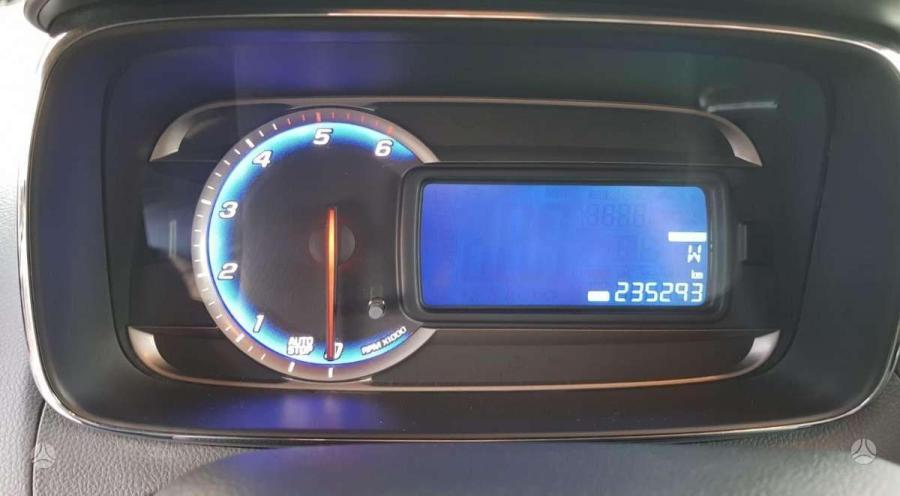 Black Chevrolet Trax 2013 in Siauliai, with an engine capacity of 1.70 L and mileage of 235 thousand km for 5500 €, photo 17 on AUTOMOTO.COM.LV
