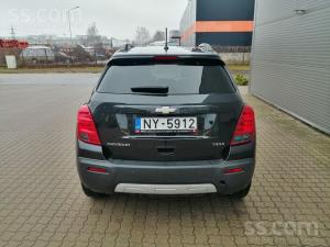 Melns Chevrolet Trax 2014 Rīga, ar dzinēja tilpumu 1.70 L un nobraukumu 173 tūkst. km par 8600 €, foto 5 vietnē AUTOMOTO.COM.LV