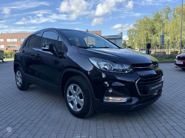 Black Chevrolet Trax 2020 in Vilnius, with an engine capacity of 1.60 L and mileage of 21 thousand km for 12990 €, photo 2 on AUTOMOTO.COM.LV