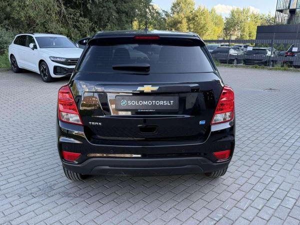Black Chevrolet Trax 2020 in Vilnius, with an engine capacity of 1.60 L and mileage of 21 thousand km for 12990 €, photo 5 on AUTOMOTO.COM.LV