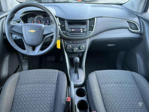 Black Chevrolet Trax 2020 in Vilnius, with an engine capacity of 1.60 L and mileage of 21 thousand km for 12990 €, photo 16 on AUTOMOTO.COM.LV