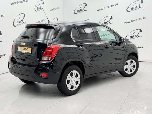 Black Chevrolet Trax 2020 in Vilnius, with an engine capacity of 1.60 L and mileage of 21 thousand km for 12990 €, photo 4 on AUTOMOTO.COM.LV