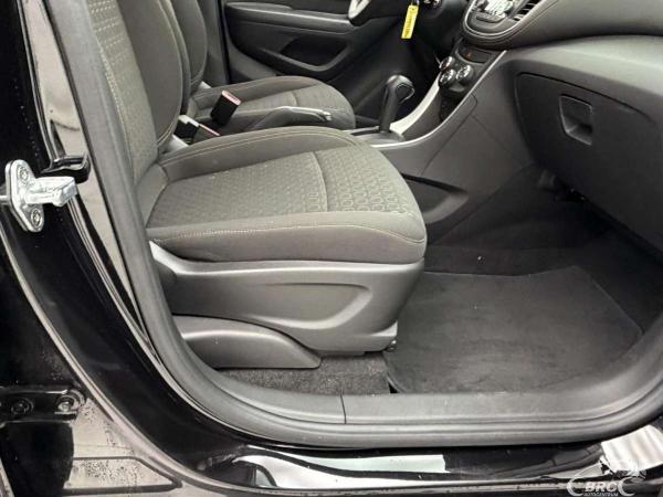 Black Chevrolet Trax 2020 in Vilnius, with an engine capacity of 1.60 L and mileage of 21 thousand km for 12990 €, photo 8 on AUTOMOTO.COM.LV
