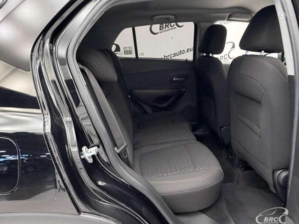 Black Chevrolet Trax 2020 in Vilnius, with an engine capacity of 1.60 L and mileage of 21 thousand km for 12990 €, photo 11 on AUTOMOTO.COM.LV