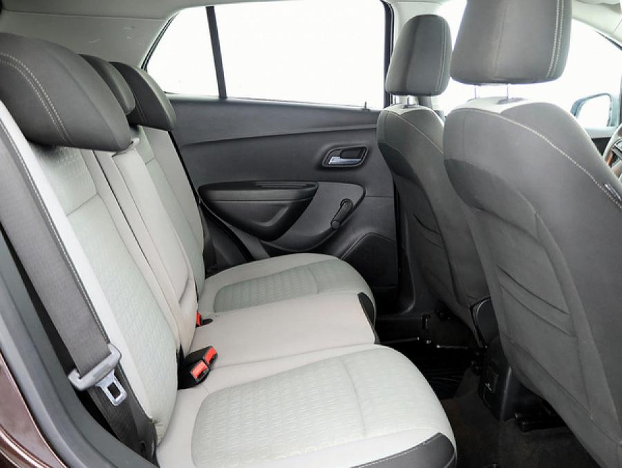 Brown Chevrolet Trax 2013 in Tallinn, with an engine capacity of 1.60 L and mileage of 268 thousand km for 2799 €, photo 8 on AUTOMOTO.COM.LV