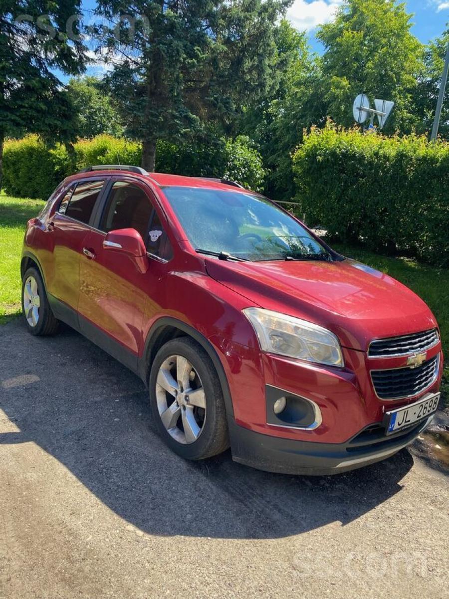 Red Chevrolet Trax 2013 in Riga, with an engine capacity of 1.40 L and mileage of 234 thousand km for 5550 €, photo 1 on AUTOMOTO.COM.LV