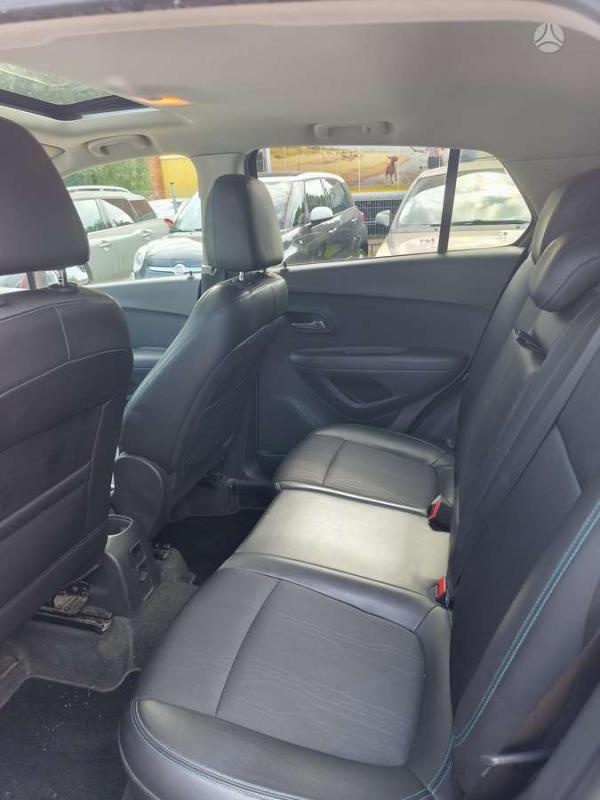 Red Chevrolet Trax 2013 in Taurage, with an engine capacity of 1.70 L and mileage of 261 thousand km for 4800 €, photo 6 on AUTOMOTO.COM.LV