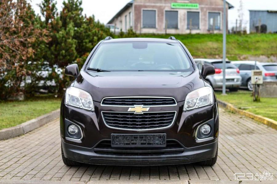 Red Chevrolet Trax 2013 in Kretinga, with an engine capacity of 1.60 L and mileage of 268 thousand km for 5550 €, photo 3 on AUTOMOTO.COM.LV