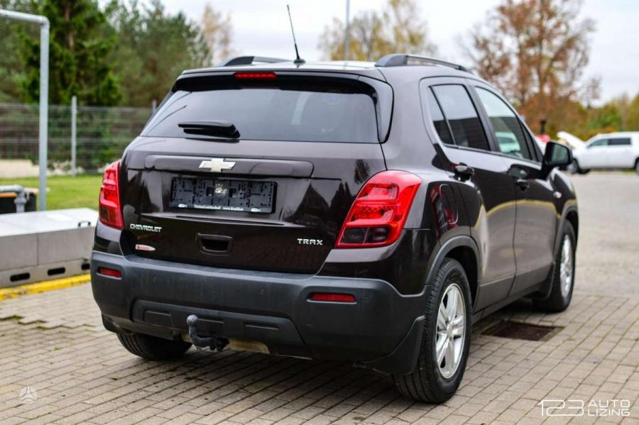 Red Chevrolet Trax 2013 in Kretinga, with an engine capacity of 1.60 L and mileage of 268 thousand km for 5550 €, photo 5 on AUTOMOTO.COM.LV