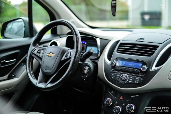 Шевроле Trax 2013 в Кретинга на AUTOMOTO.COM.LV Красный Шевроле Trax 2013 в Кретинга, объемом двигателя 1.60 л и пробегом 268 тыс. км за 5550 €, фото 11 на AUTOMOTO.COM.LV