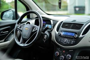 Red Chevrolet Trax 2013 in Kretinga, with an engine capacity of 1.60 L and mileage of 268 thousand km for 5550 €, photo 11 on AUTOMOTO.COM.LV