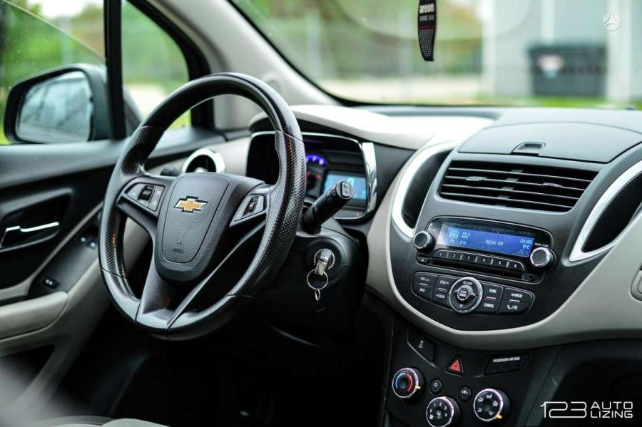 Red Chevrolet Trax 2013 in Kretinga, with an engine capacity of 1.60 L and mileage of 268 thousand km for 5550 €, photo 11 on AUTOMOTO.COM.LV