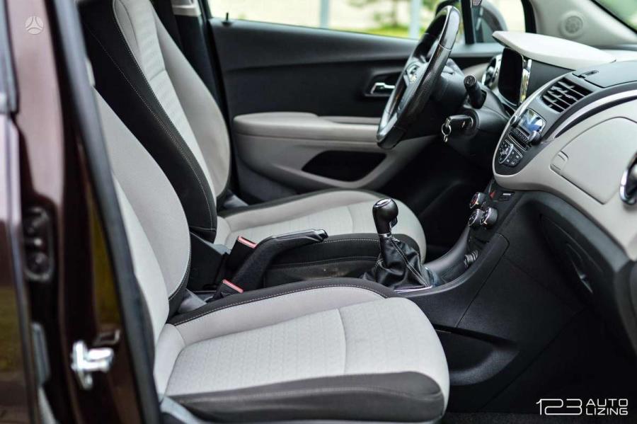 Red Chevrolet Trax 2013 in Kretinga, with an engine capacity of 1.60 L and mileage of 268 thousand km for 5550 €, photo 12 on AUTOMOTO.COM.LV