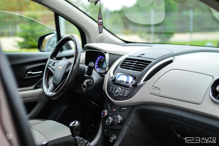 Red Chevrolet Trax 2013 in Kretinga, with an engine capacity of 1.60 L and mileage of 268 thousand km for 5550 €, photo 13 on AUTOMOTO.COM.LV