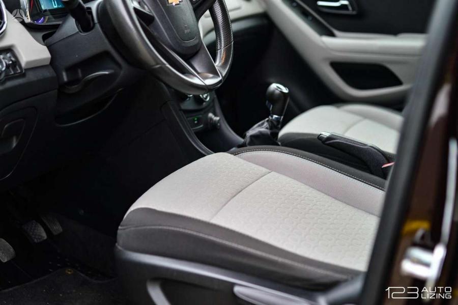 Red Chevrolet Trax 2013 in Kretinga, with an engine capacity of 1.60 L and mileage of 268 thousand km for 5550 €, photo 15 on AUTOMOTO.COM.LV
