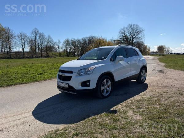 White Chevrolet Trax 2013 in Riga, with an engine capacity of 1.70 L and mileage of 171 thousand km for 5900 €, photo 2 on AUTOMOTO.COM.LV