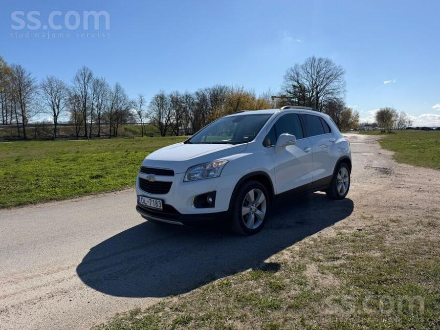 White Chevrolet Trax 2013 in Riga, with an engine capacity of 1.70 L and mileage of 171 thousand km for 5900 €, photo 3 on AUTOMOTO.COM.LV