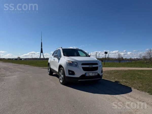 White Chevrolet Trax 2013 in Riga, with an engine capacity of 1.70 L and mileage of 171 thousand km for 5900 €, photo 3 on AUTOMOTO.COM.LV