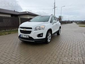 White Chevrolet Trax 2013 in Riga, with an engine capacity of 1.70 L and mileage of 171 thousand km for 5900 €, photo 6 on AUTOMOTO.COM.LV