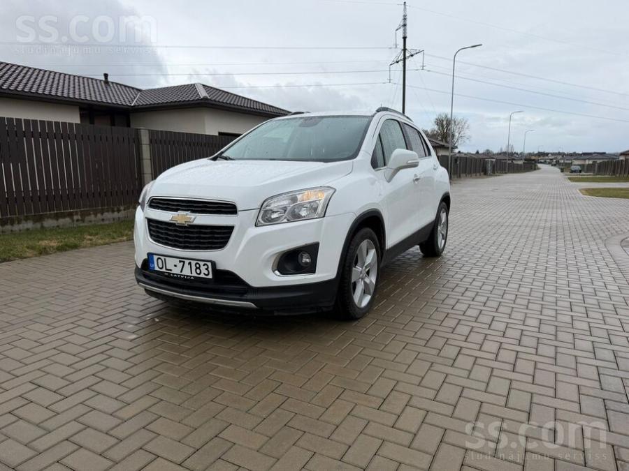 White Chevrolet Trax 2013 in Riga, with an engine capacity of 1.70 L and mileage of 171 thousand km for 5900 €, photo 6 on AUTOMOTO.COM.LV