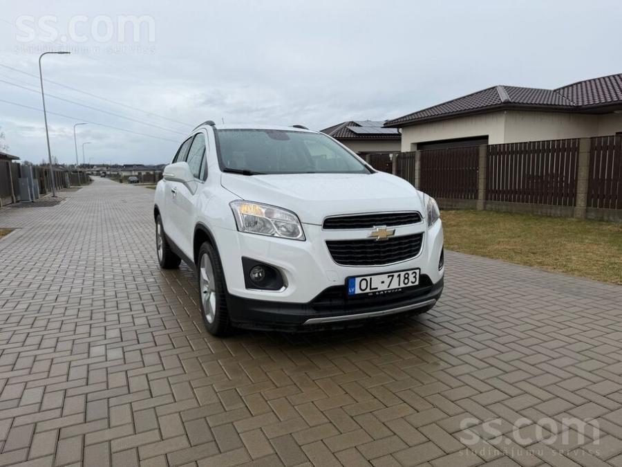 White Chevrolet Trax 2013 in Riga, with an engine capacity of 1.70 L and mileage of 171 thousand km for 5900 €, photo 7 on AUTOMOTO.COM.LV