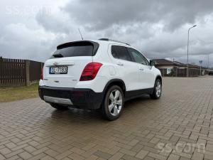 White Chevrolet Trax 2013 in Riga, with an engine capacity of 1.70 L and mileage of 171 thousand km for 5900 €, photo 8 on AUTOMOTO.COM.LV