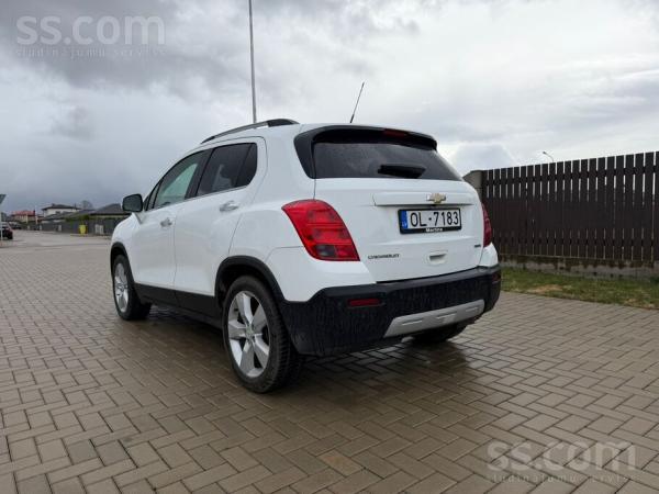 White Chevrolet Trax 2013 in Riga, with an engine capacity of 1.70 L and mileage of 171 thousand km for 5900 €, photo 8 on AUTOMOTO.COM.LV