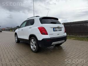 White Chevrolet Trax 2013 in Riga, with an engine capacity of 1.70 L and mileage of 171 thousand km for 5900 €, photo 9 on AUTOMOTO.COM.LV