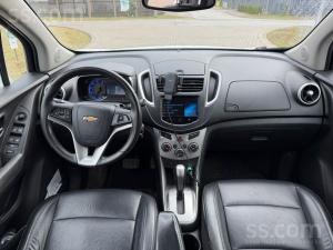 White Chevrolet Trax 2013 in Riga, with an engine capacity of 1.70 L and mileage of 171 thousand km for 5900 €, photo 12 on AUTOMOTO.COM.LV