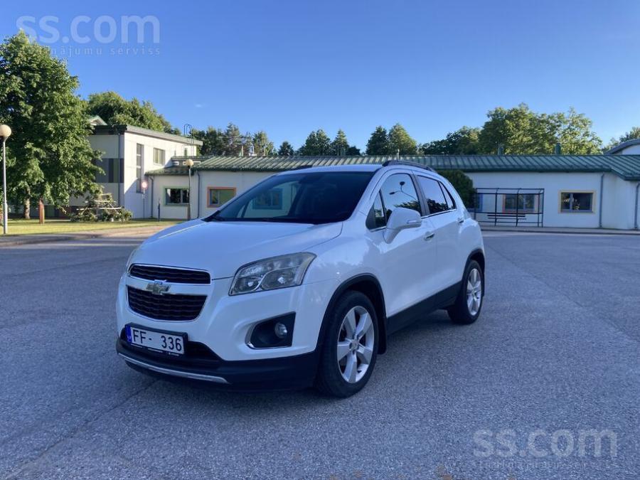 White Chevrolet Trax 2013 in Cesis, with an engine capacity of 1.70 L and mileage of 268 thousand km for 5600 €, photo 3 on AUTOMOTO.COM.LV
